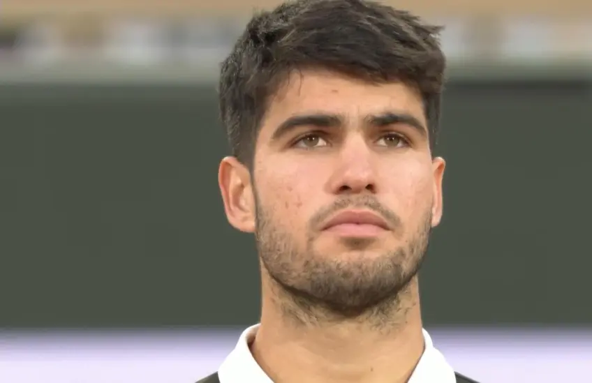 Watch: Carlos Alcaraz arrives at Queen's following Roland Garrtos ...